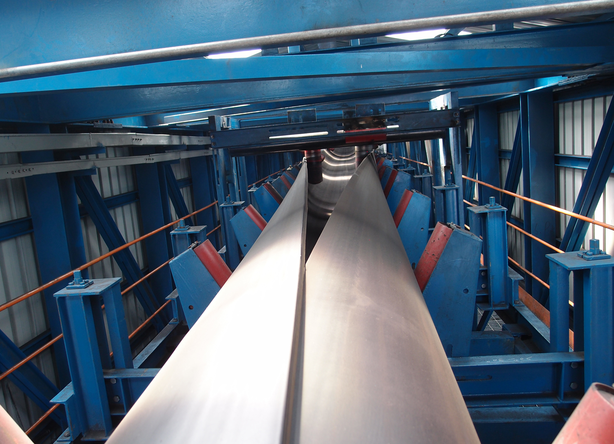 Closed-Trough Conveyor Belts Ensure Energy-Efficient and Low-Dust Coal ...