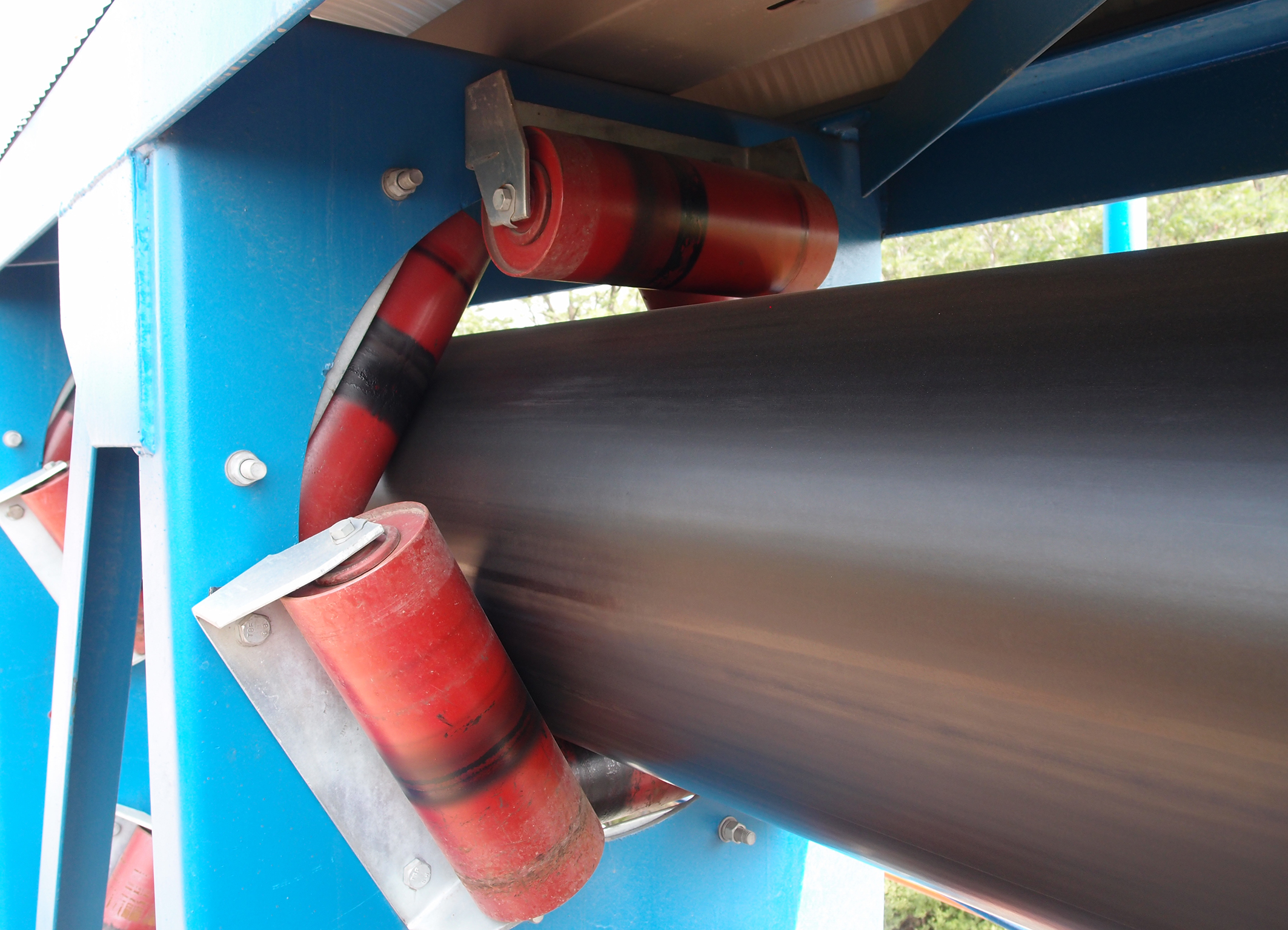 Closed-Trough Conveyor Belts Ensure Energy-Efficient and Low-Dust Coal ...